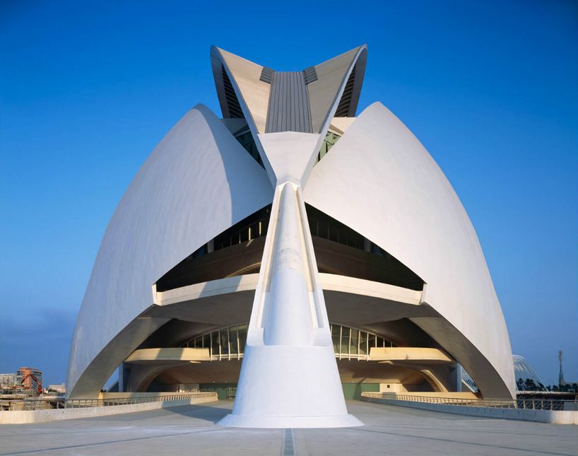 Symmetry in architecture